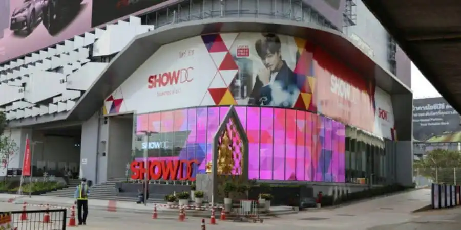 Retail LED display - reissdisplay