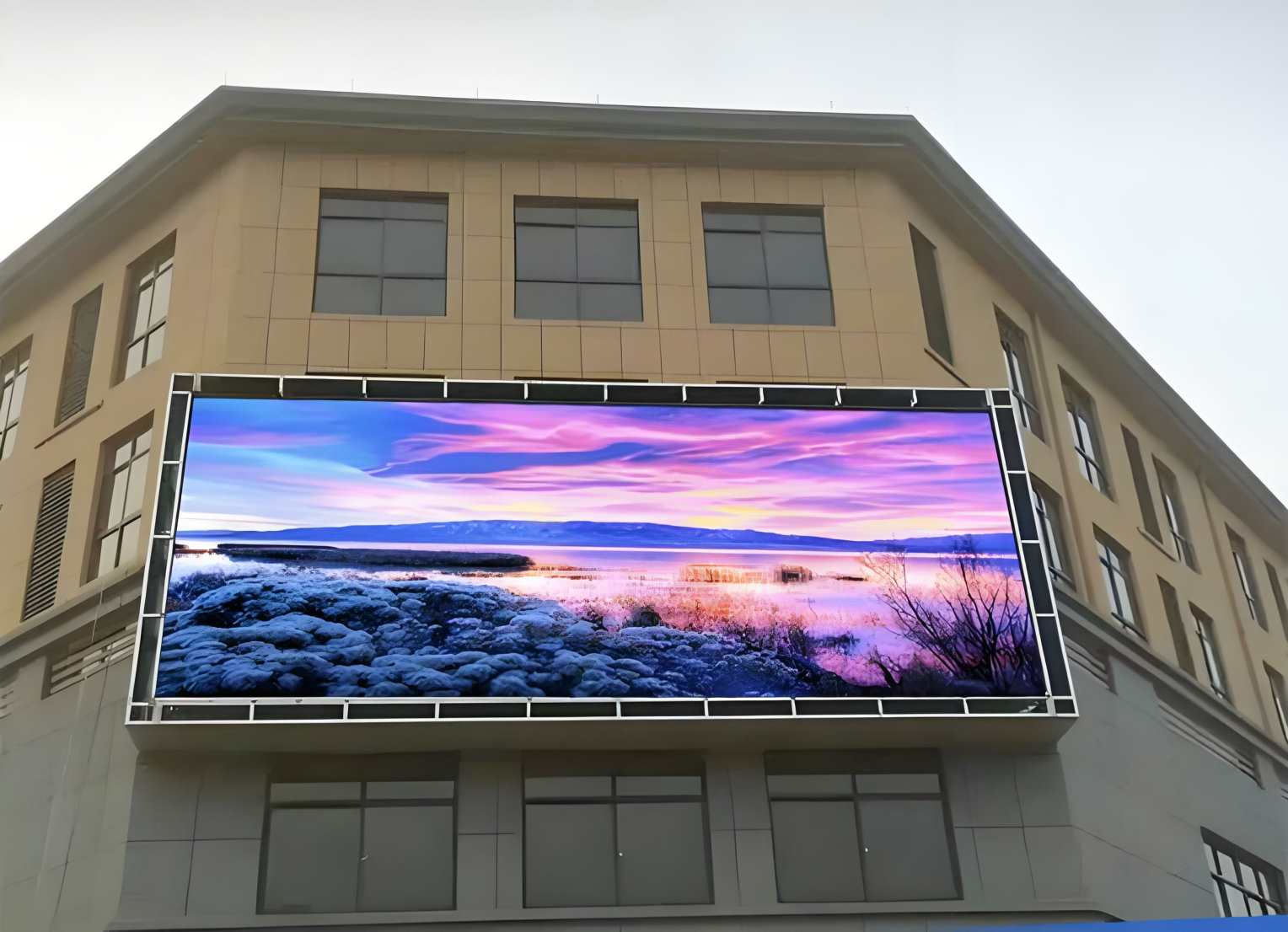 Outdoor LED Screens for Advertising: Digital Billboards - reissdisplay